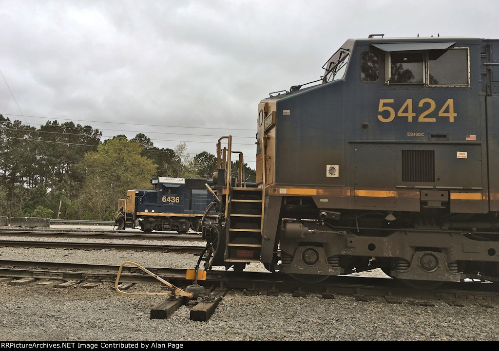 CSX 5424 and 6436 lay over